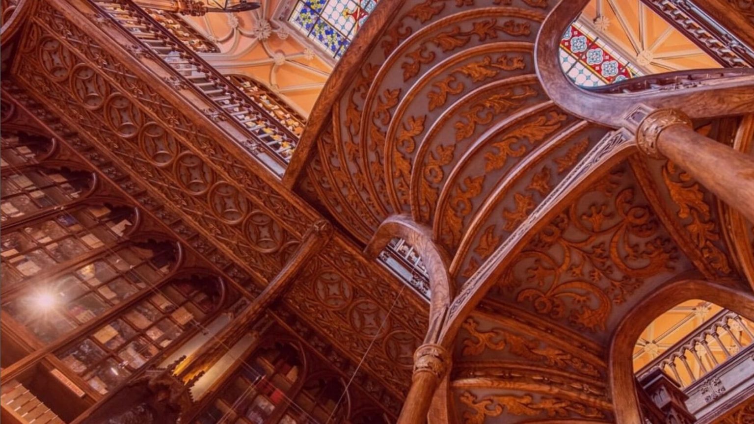 Libreria Lello e Irmão: Storia, Tour, Ingresso e Curiosità 2024